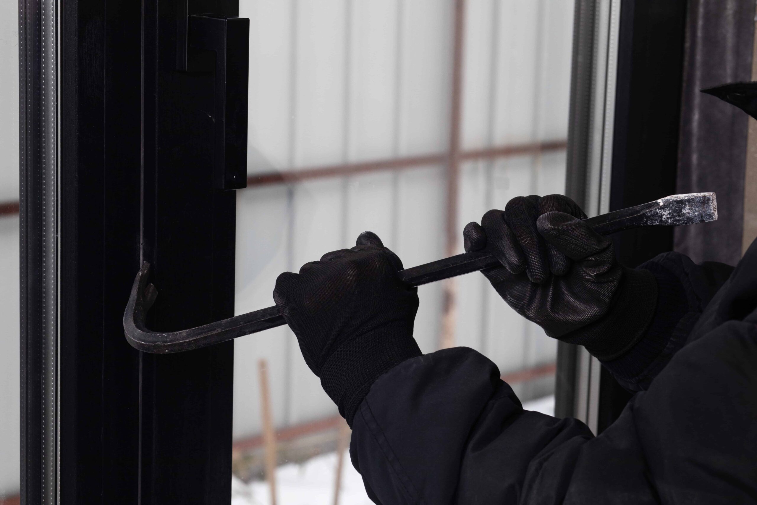 Robbery vs. Burglary: Legal Distinctions and Defense Approaches in Texas